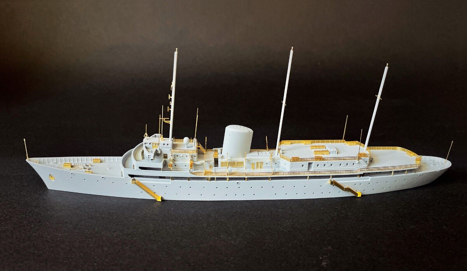 NNT Modell | 1/700 Her Majesty's Yacht Britannia Royal Yacht Britannia ...